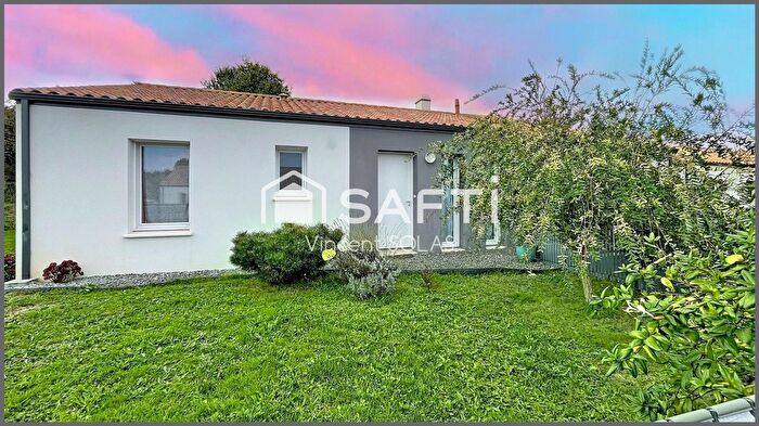 Maison à vendre - Beaulieu-sous-la-Roche - 5 pièces - 3 chambres