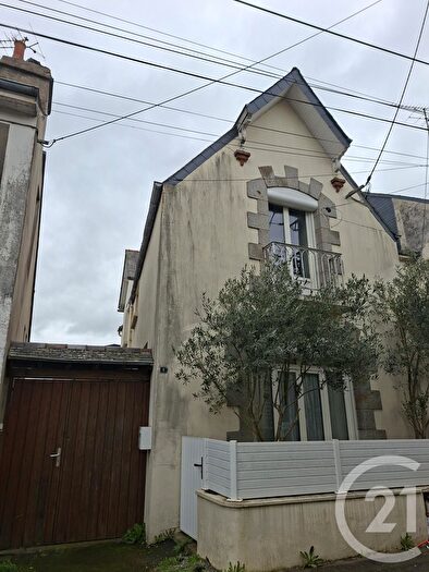 Maison à louer - Vitré, Champ de Foire - 5 pièces - 4 chambres