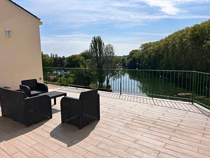 Appartement à louer - Couronne Centrale, Bourges - 4 pièces - 3 chambres