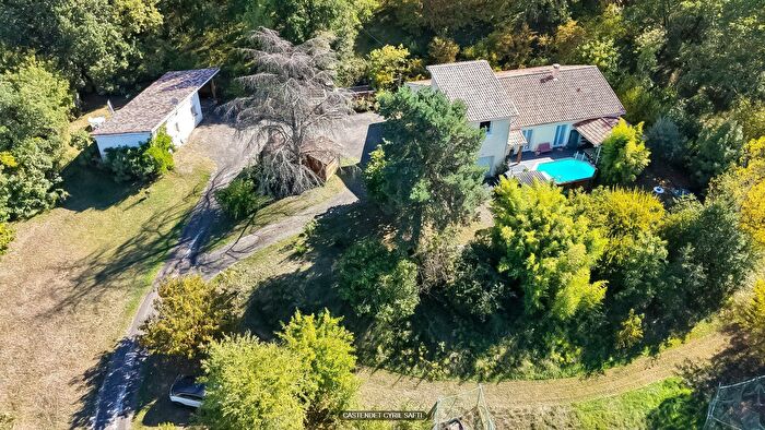 Saint-Caprais-de-Lerm : Maison 10 pièces à vendre