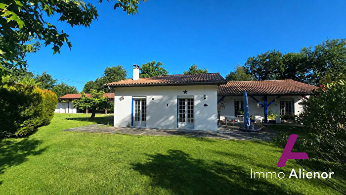 Sainte-Eulalie-en-Born : Maison 5 pièces à vendre