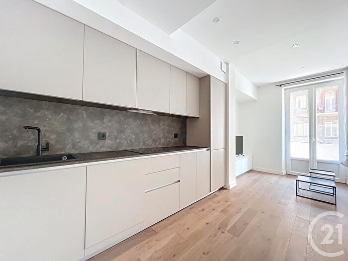 Appartement à louer - Ajaccio, Citadelle - 2 pièces - 1 chambre