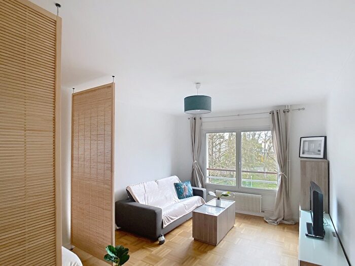 Appartement à louer - Écully, Centre-ville - 2 pièces - 1 chambre