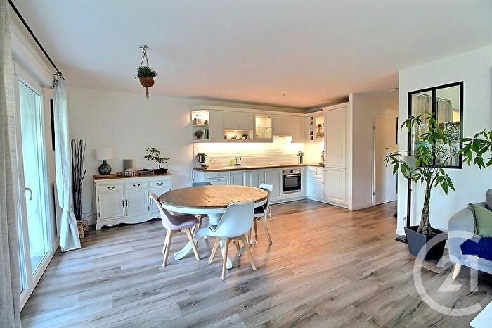 Appartement à louer - Vétraz-Monthoux - 4 pièces - 3 chambres