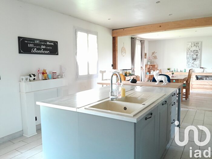 Maison à vendre - Les Églisottes-et-Chalaures - 8 pièces - 6 chambres