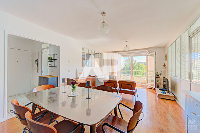 Rueil-Malmaison, Coteaux : Appartement 5 pièces à vendre