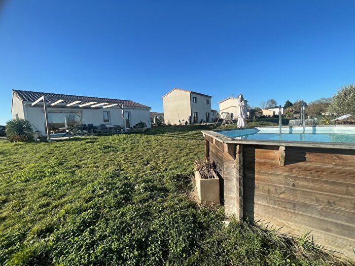 Maison à vendre - LIsle-Jourdain - 4 pièces - 3 chambres