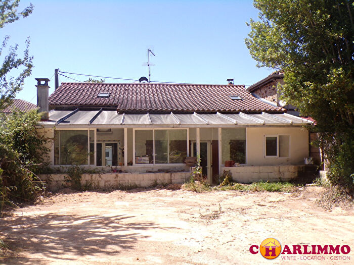 Maison 5 pièces à vendre à Les Salles-Lavauguyon