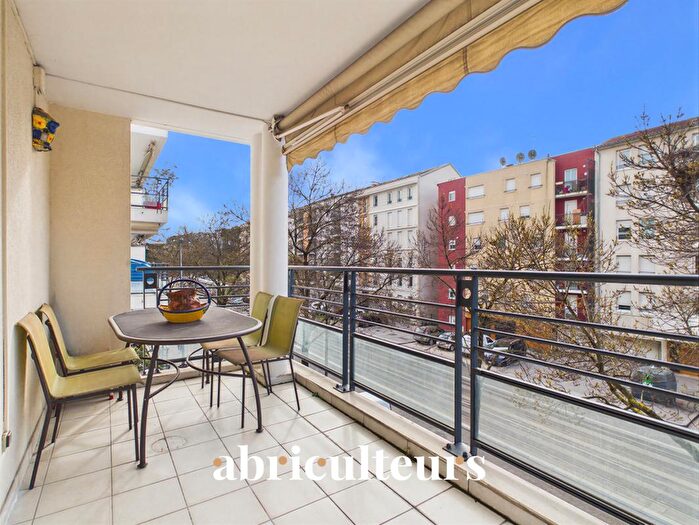 Appartement à vendre - Bron, Le Rafour - 2 pièces - 1 chambre