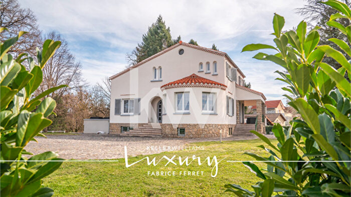 Maison à vendre - Pont-du-Château - 12 pièces - 5 chambres