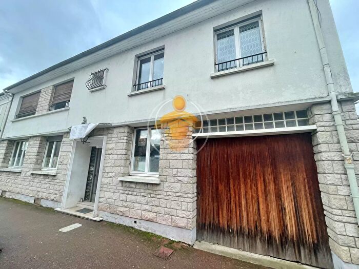 La Fère : Maison 8 pièces à vendre
