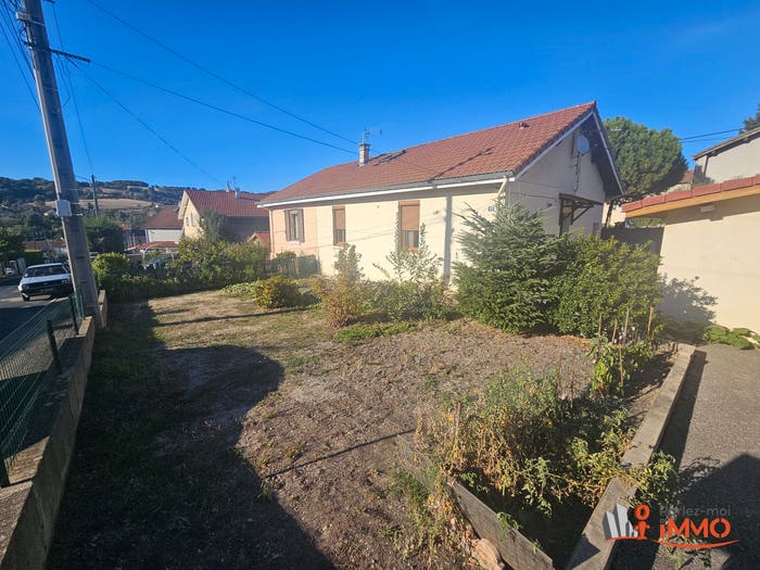 Maison 2 pièces à Le Chambon-Feugerolles, à vendre