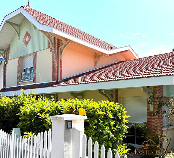 Maison 8 pièces à vendre - Arcachon, Ville d'Hiver, Parc Mauresque