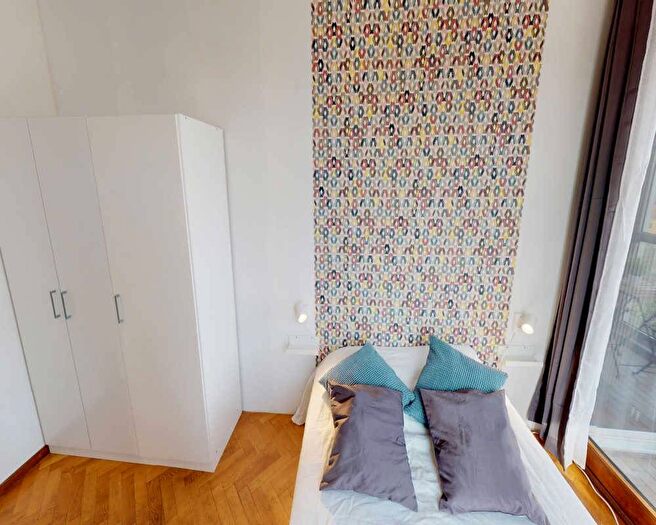 Appartement à louer - Saint Louis, Lyon ème arrondissement - 5 pièces - 5 chambres