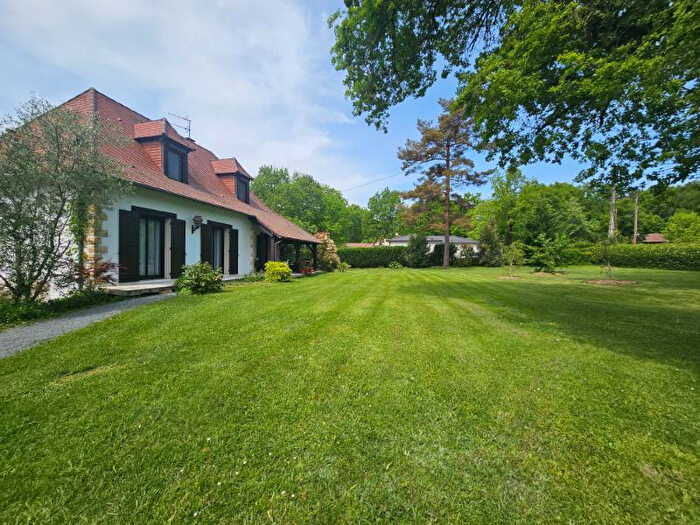 Maison à vendre - Eyliac - 8 pièces - 4 chambres