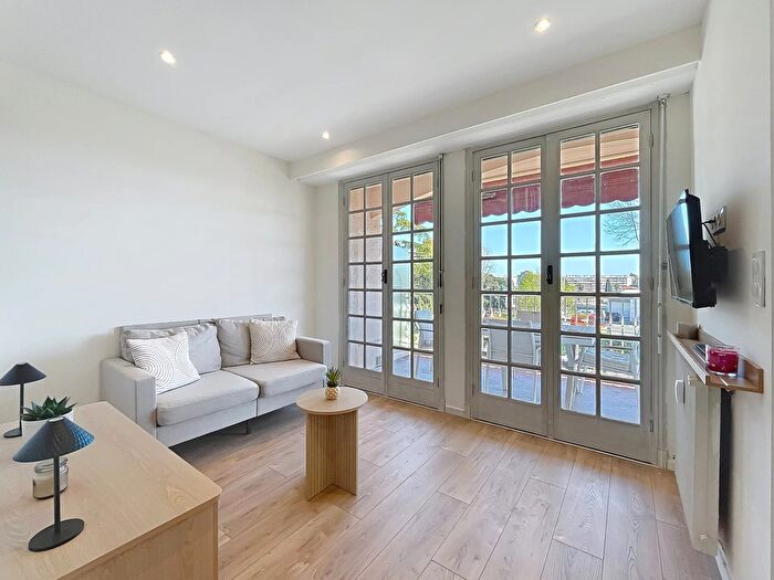 Appartement à vendre - Cagnes-sur-Mer, La Gare, Les Plans, Hippodrome - 2 pièces - 1 chambre