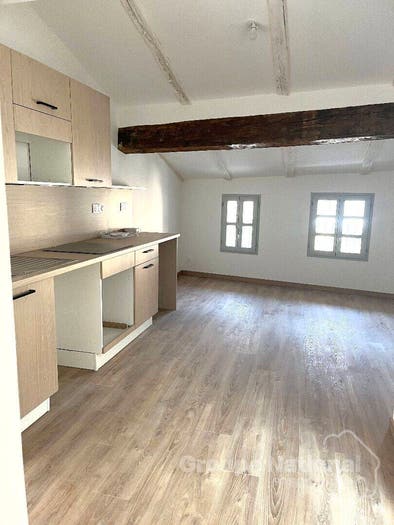 La Ville, L'Isle-sur-la-Sorgue : Appartement 2 pièces à louer