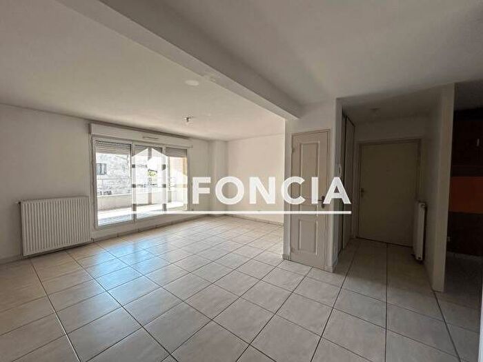 Appartement à louer - Le Bourg-La Jacquinière-Malossane-Saint Nizier, Voreppe - 3 pièces - 2 chambres