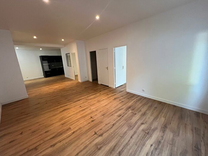 Appartement à louer - Bruyères-le-Châtel - 3 pièces - 2 chambres