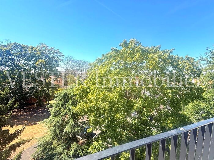 Achères, Centre-ville, Cité de la Barricade : Appartement 6 pièces à vendre