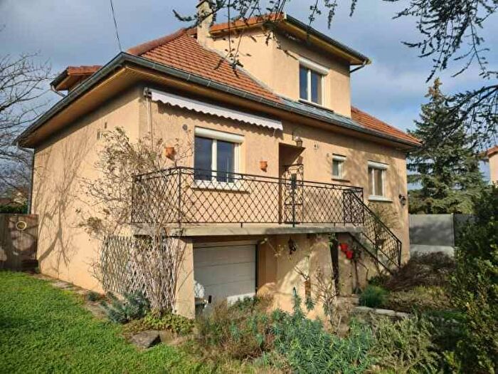 Maison à louer - Centre et RN, La Verpillière - 6 pièces - 5 chambres