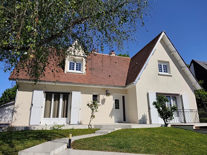 Saint-Pryvé-Saint-Mesmin : Maison 8 pièces à vendre