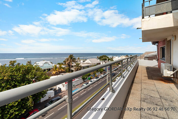 Appartement à louer - Saint-Pierre, Centre-ville - 4 pièces - 3 chambres