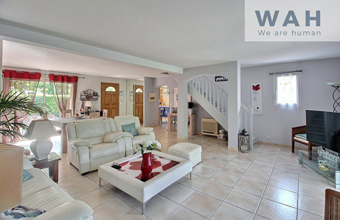 Maison à vendre - Saint-Martin-de-Londres - 4 pièces - 3 chambres