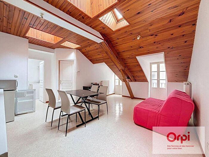 Cité Bretonnie-Chatelet-Favieres-Conches, Montluçon : Appartement 2 pièces à louer