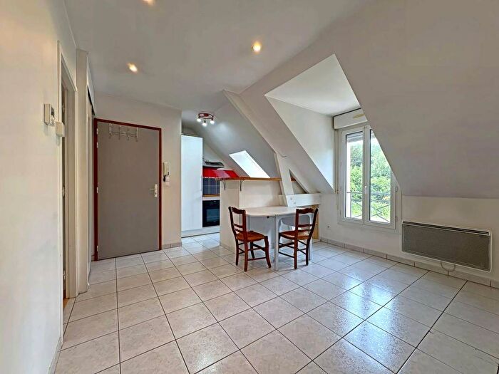 Hacquinière-Paris-Chevreuse, Bures-sur-Yvette - Appartement 2 pièces à louer