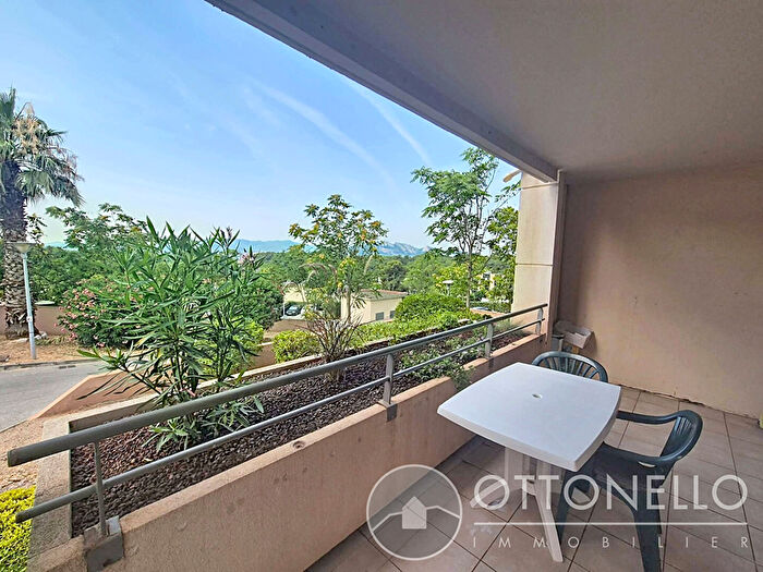 Roquebrune-sur-Argens, La Bouverie : Appartement 3 pièces à vendre