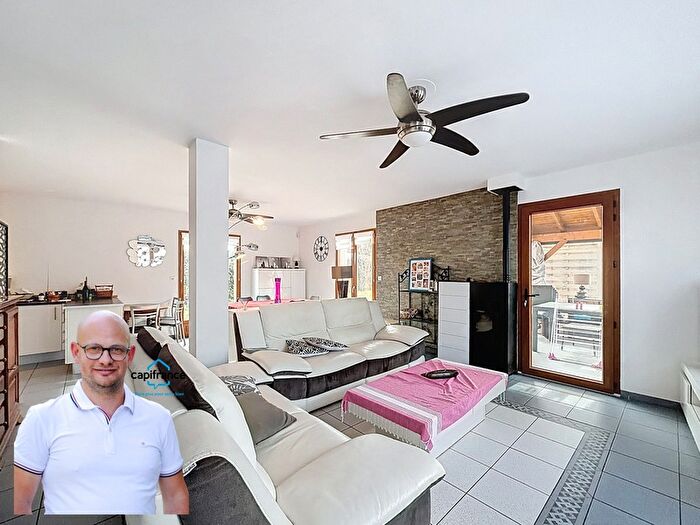 Maison à vendre - Le Pont-de-Beauvoisin - 6 pièces - 4 chambres