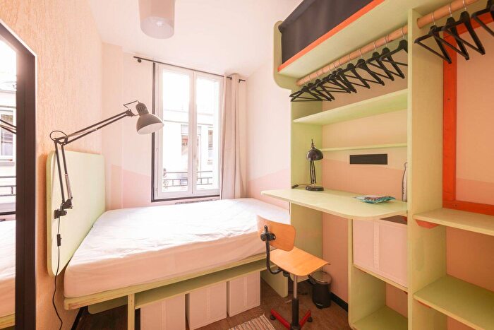 Appartement à louer - Gambetta, Paris ème arrondissement - 9 pièces - 15 chambres