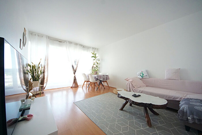 Appartement 3 pièces à vendre à Évry, Grand Bourg