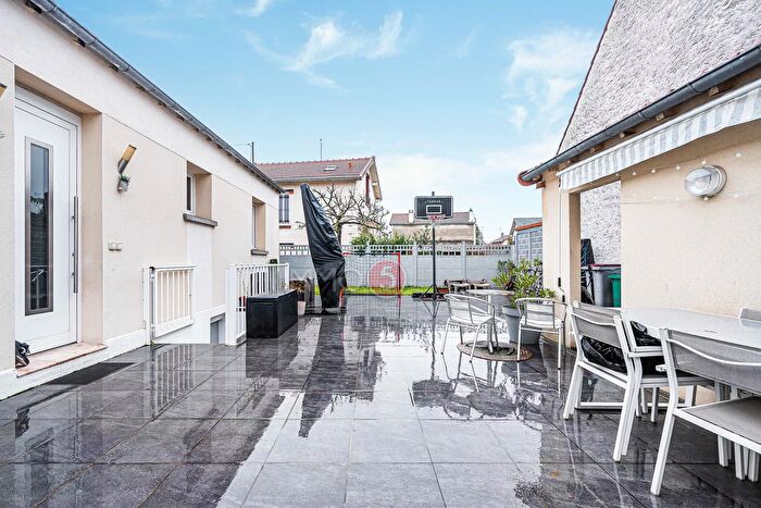 Maison à vendre - Le Raincy, Montfermeil, Grands Côteaux - 4 pièces - 2 chambres