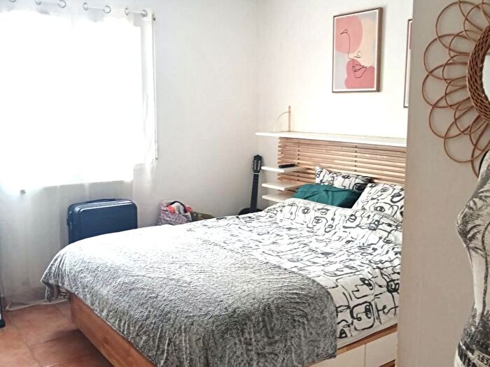 Maison à louer - LIsle-Jourdain - 4 pièces - 3 chambres