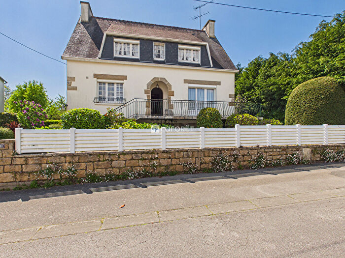 Maison à vendre - Plonéour-Lanvern - 6 pièces - 5 chambres