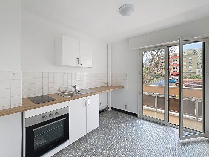 Appartement à louer - Clermont-Ferrand, Saint-Jacques - 3 pièces - 2 chambres