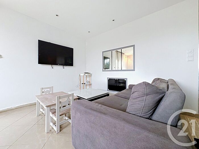 Savigny-le-Temple, Plessis-le-Roi : Appartement 3 pièces à louer