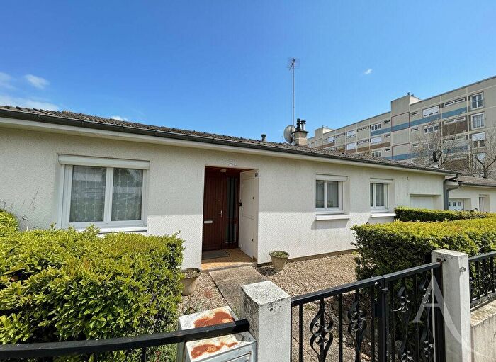 Saint Jean Nord, Châteauroux : Maison 5 pièces à louer