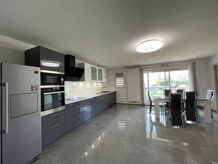 Appartement à louer - Ermont - 4 pièces - 3 chambres