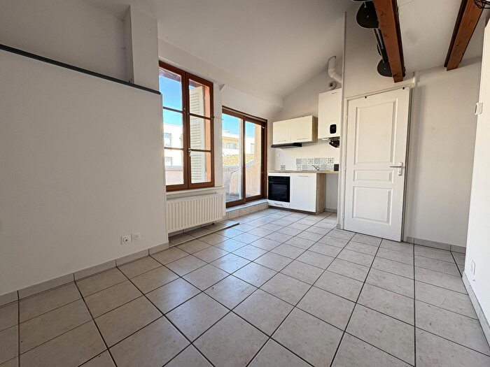 Appartement 1 pièce à Mâcon, Centre-ville, à louer