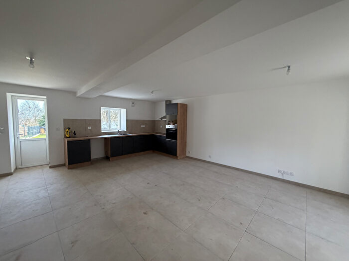 Maison à louer - Poillé-sur-Vègre - 4 pièces - 3 chambres