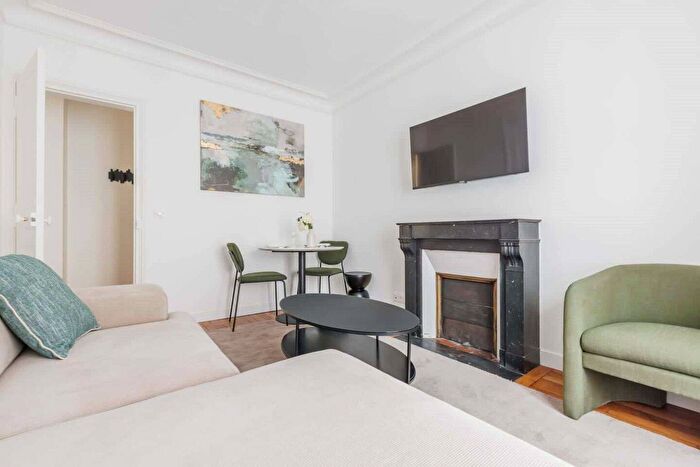 Goutte d'Or-Château Rouge, Paris 18ème arrondissement : Appartement 3 pièces à louer