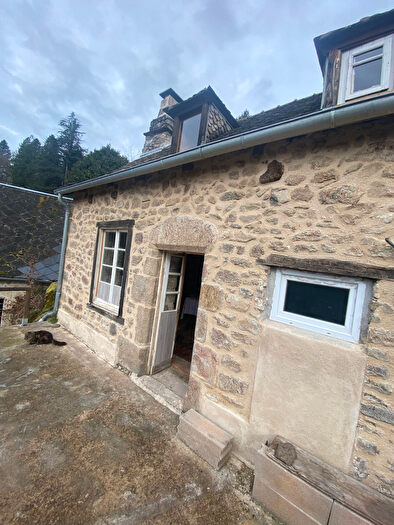 La Roche-Canillac : Maison 6 pièces à vendre