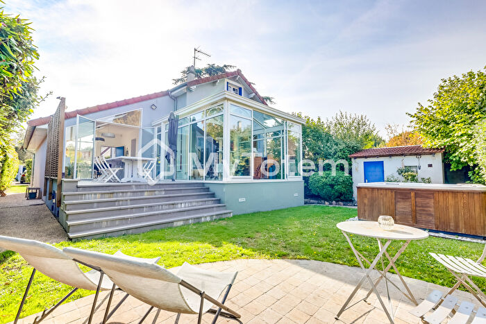 Maison à vendre - Villiers-sur-Marne, Les Perroquets - 9 pièces - 4 chambres