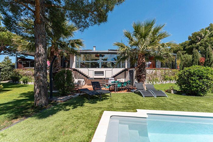 Maison 6 pièces à louer à Le Brulot-Valapoux, Sausset-les-Pins