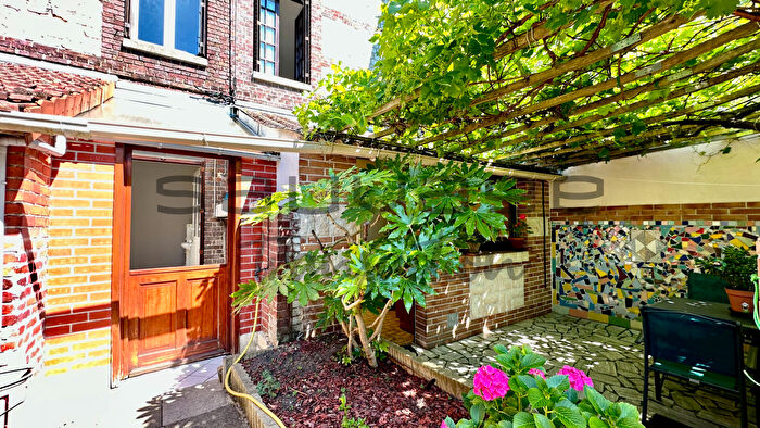 Saint-Étienne-du-Rouvray, Langevin, Barbusse, Ruelle Danseuse : Maison 7 pièces à vendre