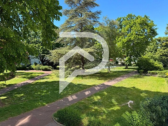 Grandes Terres, Marly-le-Roi : Appartement 3 pièces à louer
