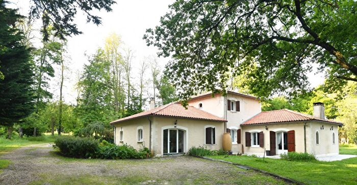 Maison à vendre - Ribérac - 8 pièces - 4 chambres